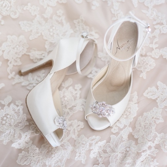 angela nuran | Shoes | Angela Nuran Starletta Off White Silk Sz 8 ...